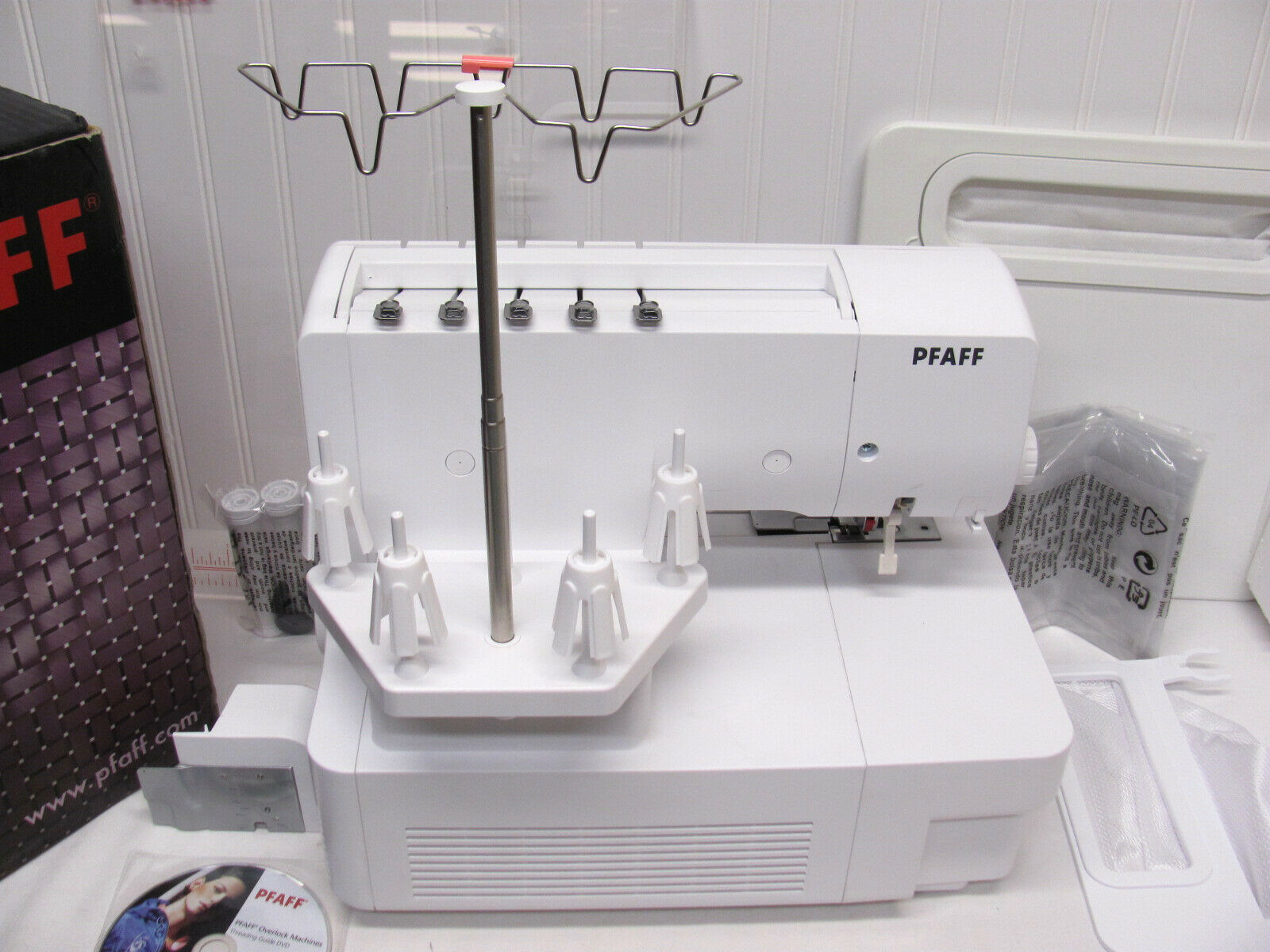 Pfaff Coverlock 4.0 Serger Sewing Machine Like New