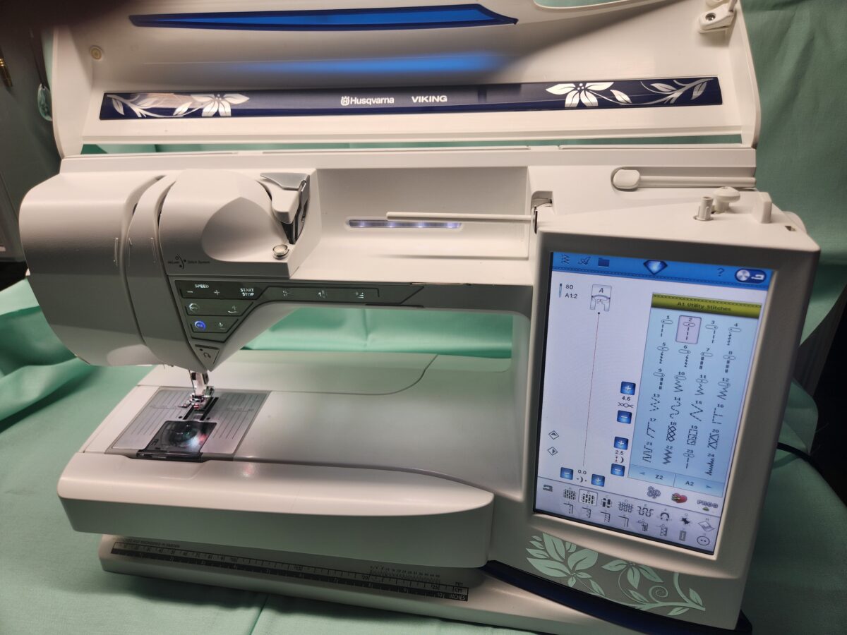 Husqvarna Viking Designer Royale Sewing/Embroidery Machine